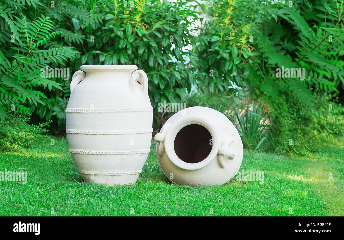 Two amphorae hi-res stock photography and images - Alamy