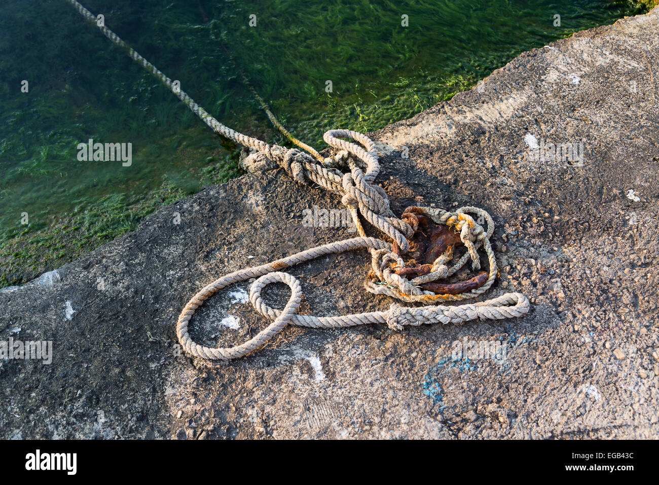 rope tied to a node on the pier Stock Photo - Alamy