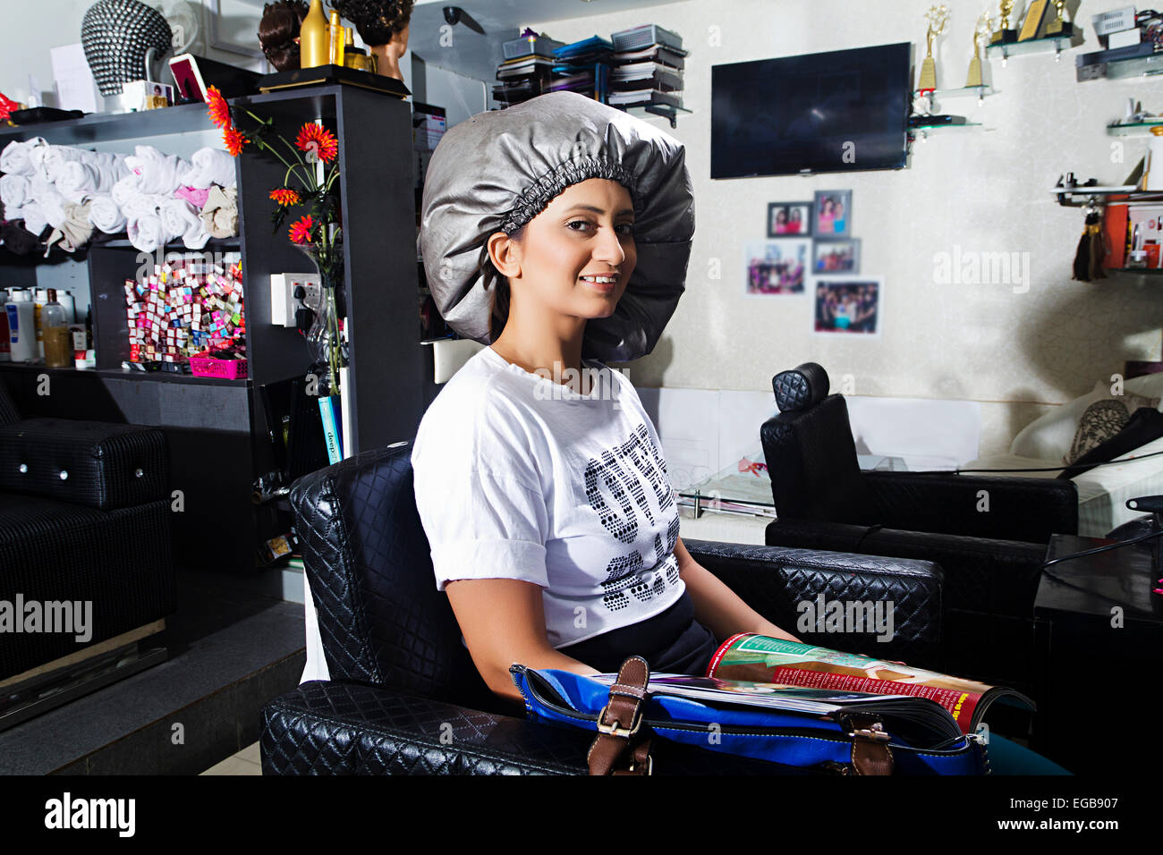 Indian beauty parlour hi-res stock photography and images - Alamy