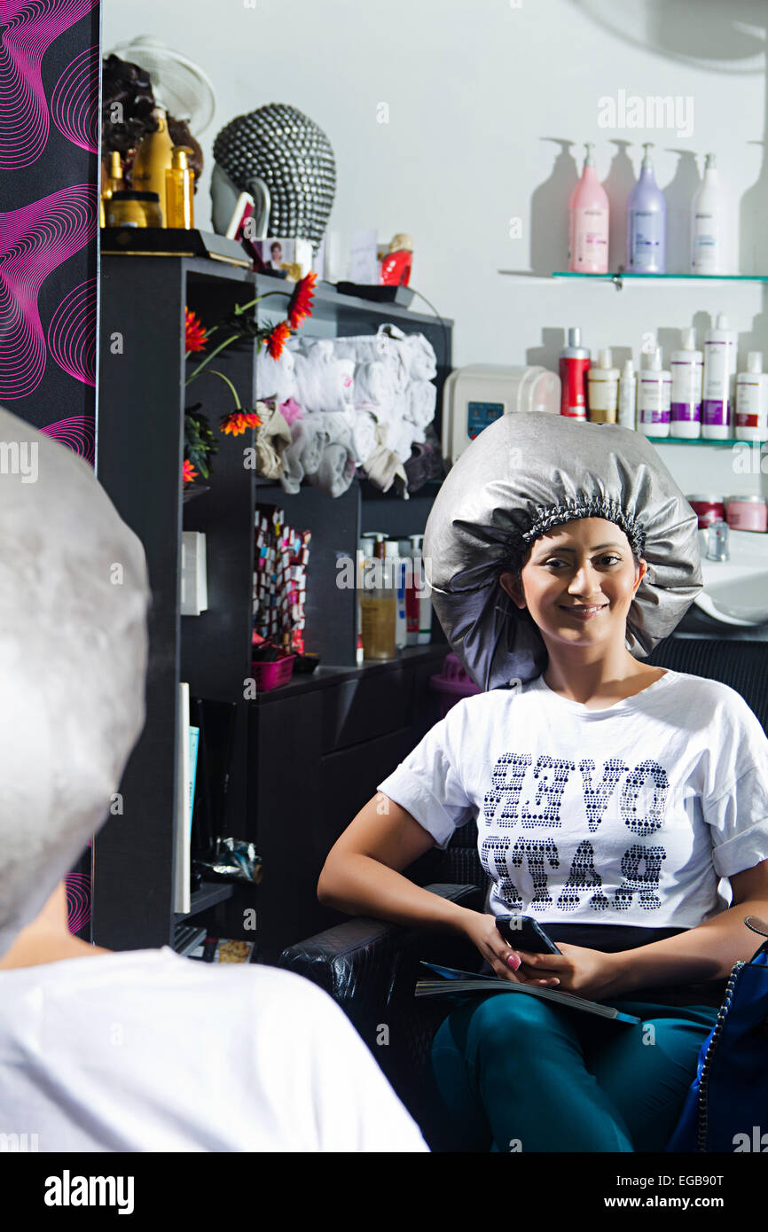 Indian beauty parlour hi-res stock photography and images - Alamy