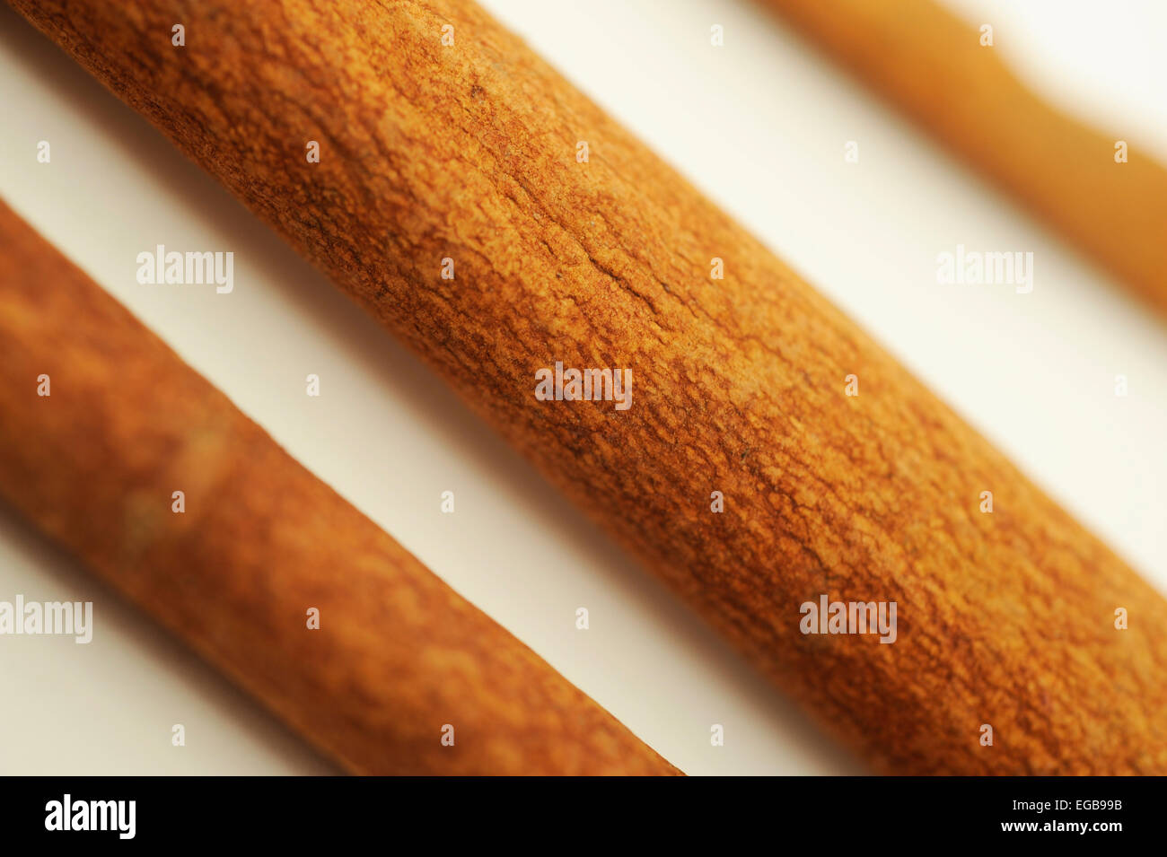 Group of cinnamon sticks hi-res stock photography and images - Alamy