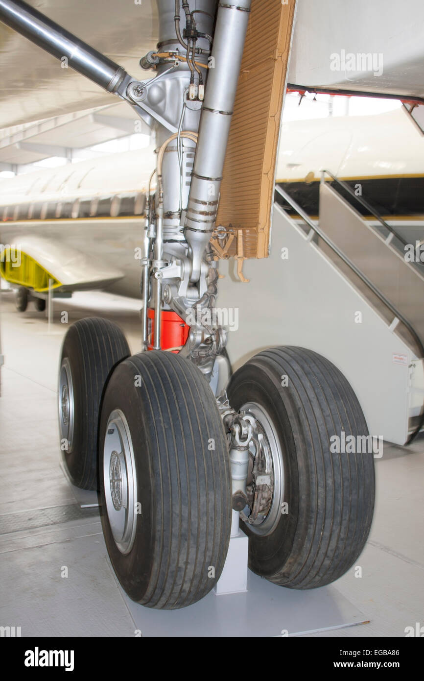 Concorde wheels and mechanism at Duxford Stock Photo - Alamy