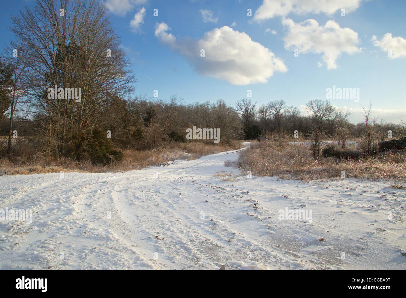 Rural snowy road hi-res stock photography and images - Alamy