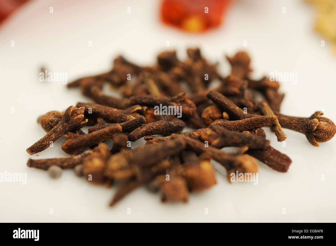 Whole and cloves hi-res stock photography and images - Alamy