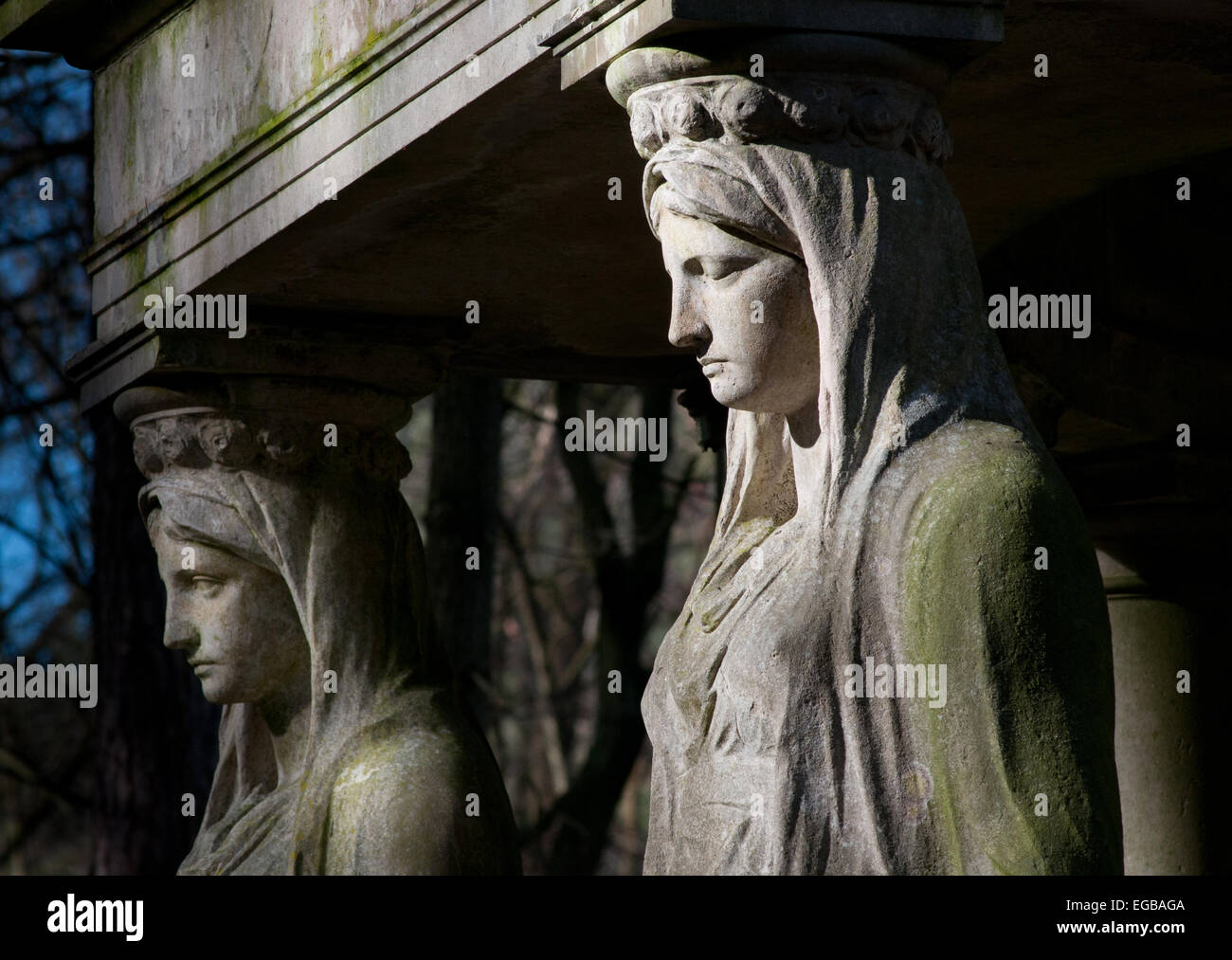 Grieving stone angel sculptures on grand tomb, Stahnsdorf Cemetery near ...