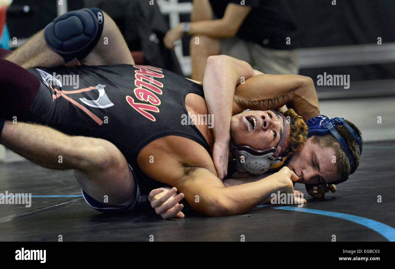 Rio Rancho, NM, USA. 21st Feb, 2015. La Cueva's Kyle Snelling (bottom ...
