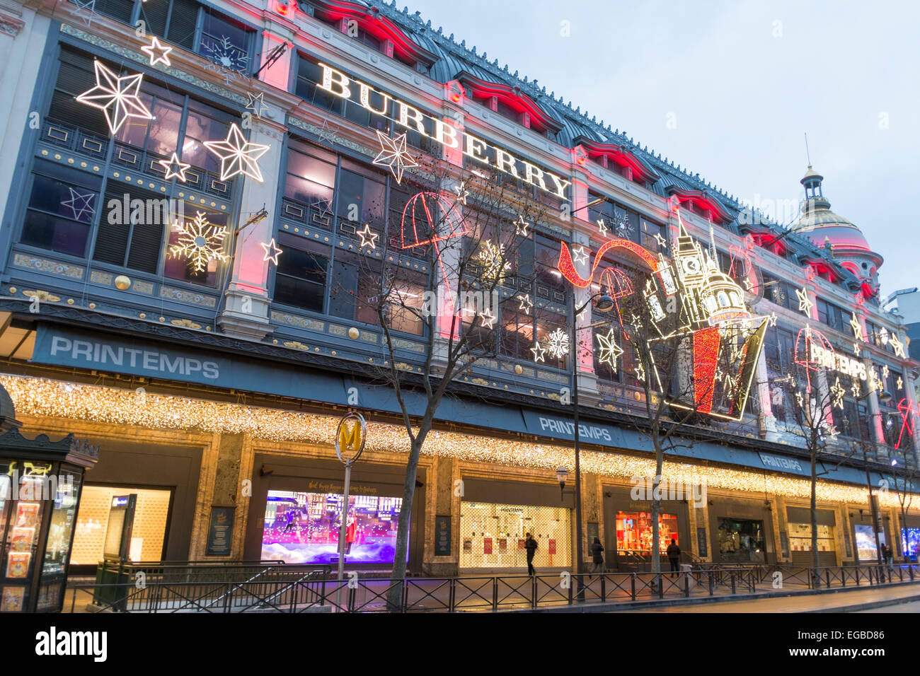 Magasins au printemps hi-res stock photography and images - Alamy