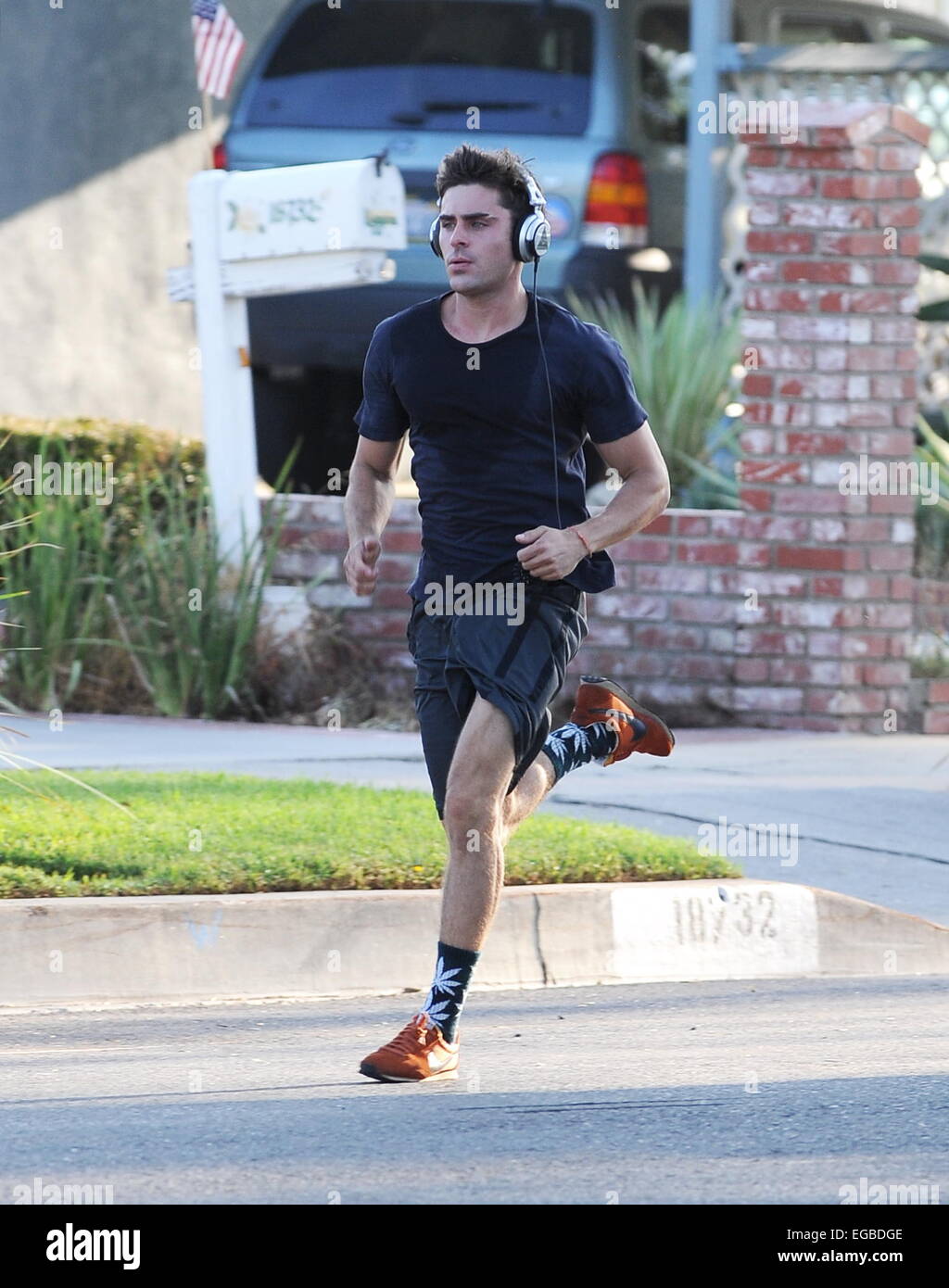 Zac Efron shows off his biceps on the set of his new movie "We Are Your ...