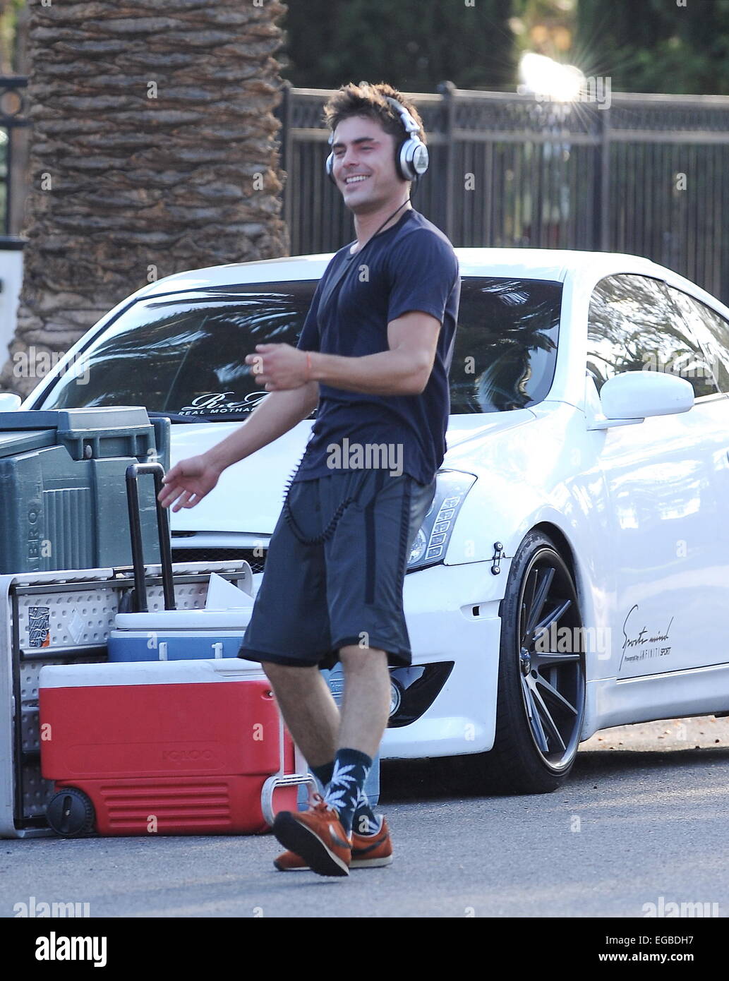 Zac Efron shows off his biceps on the set of his new movie "We Are Your ...