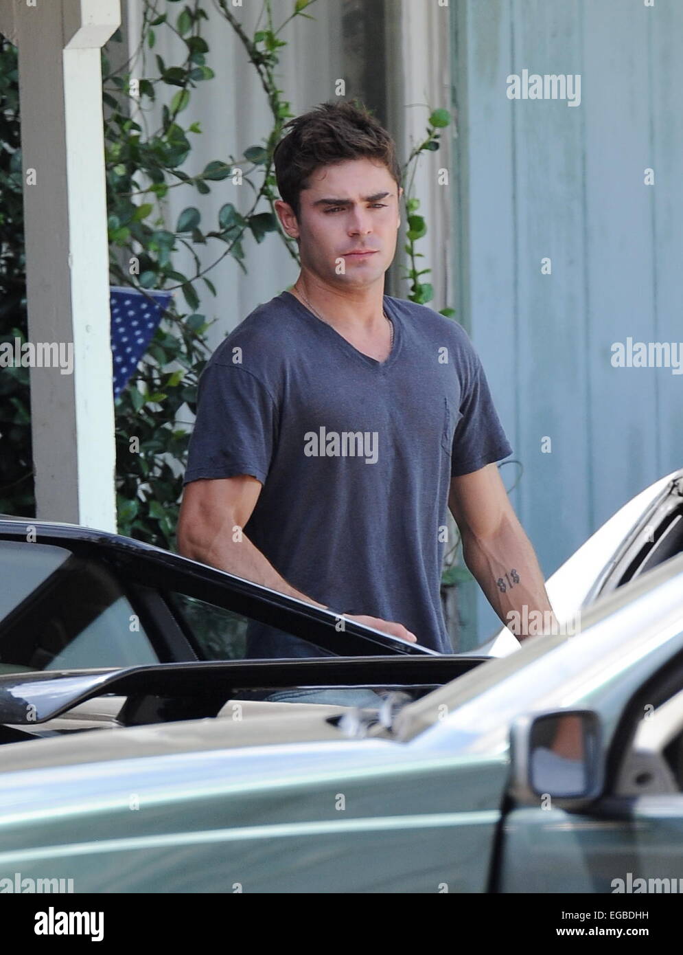 Zac Efron shows off his biceps on the set of his new movie "We Are Your ...