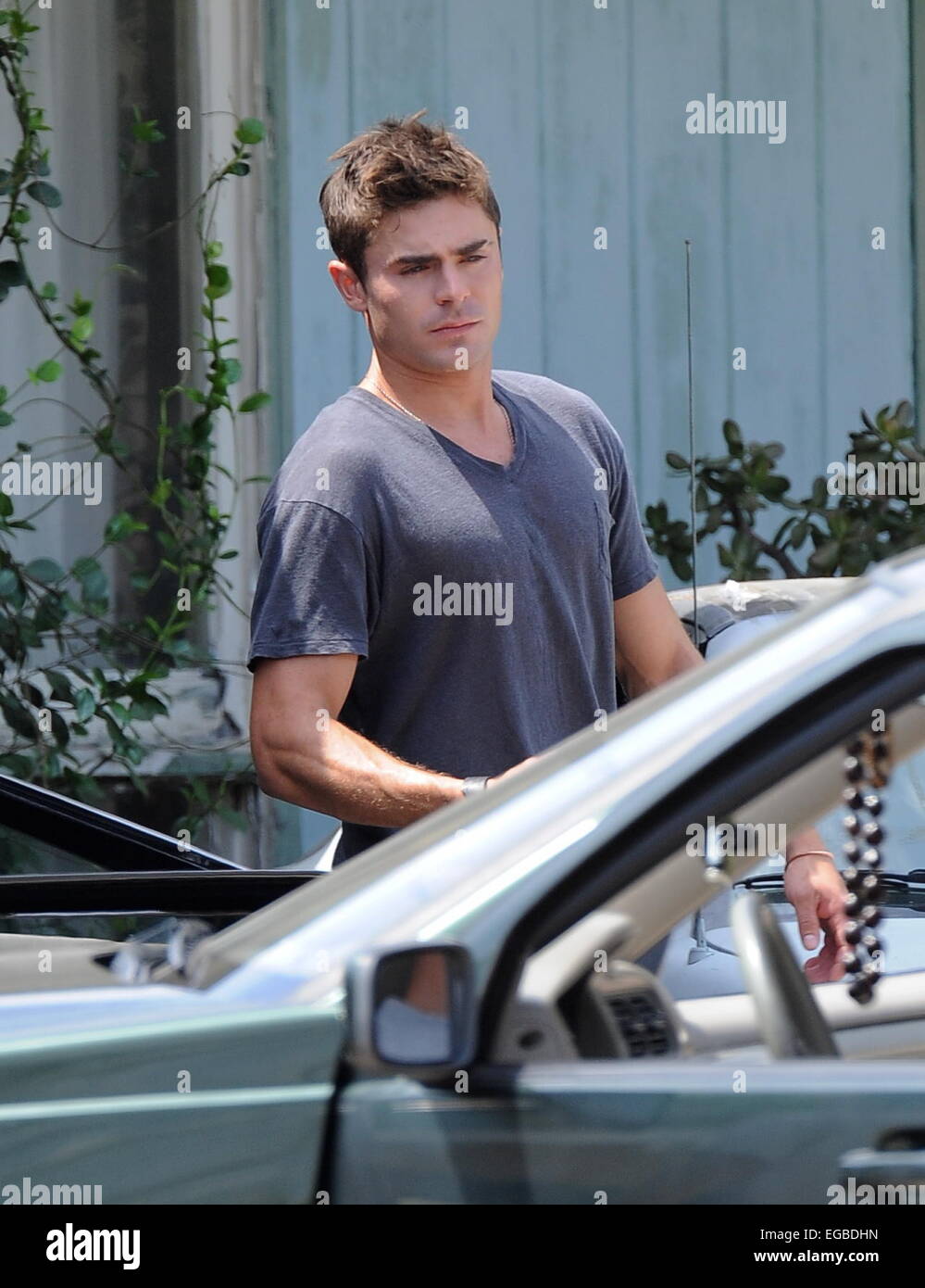 Zac Efron shows off his biceps on the set of his new movie "We Are Your ...