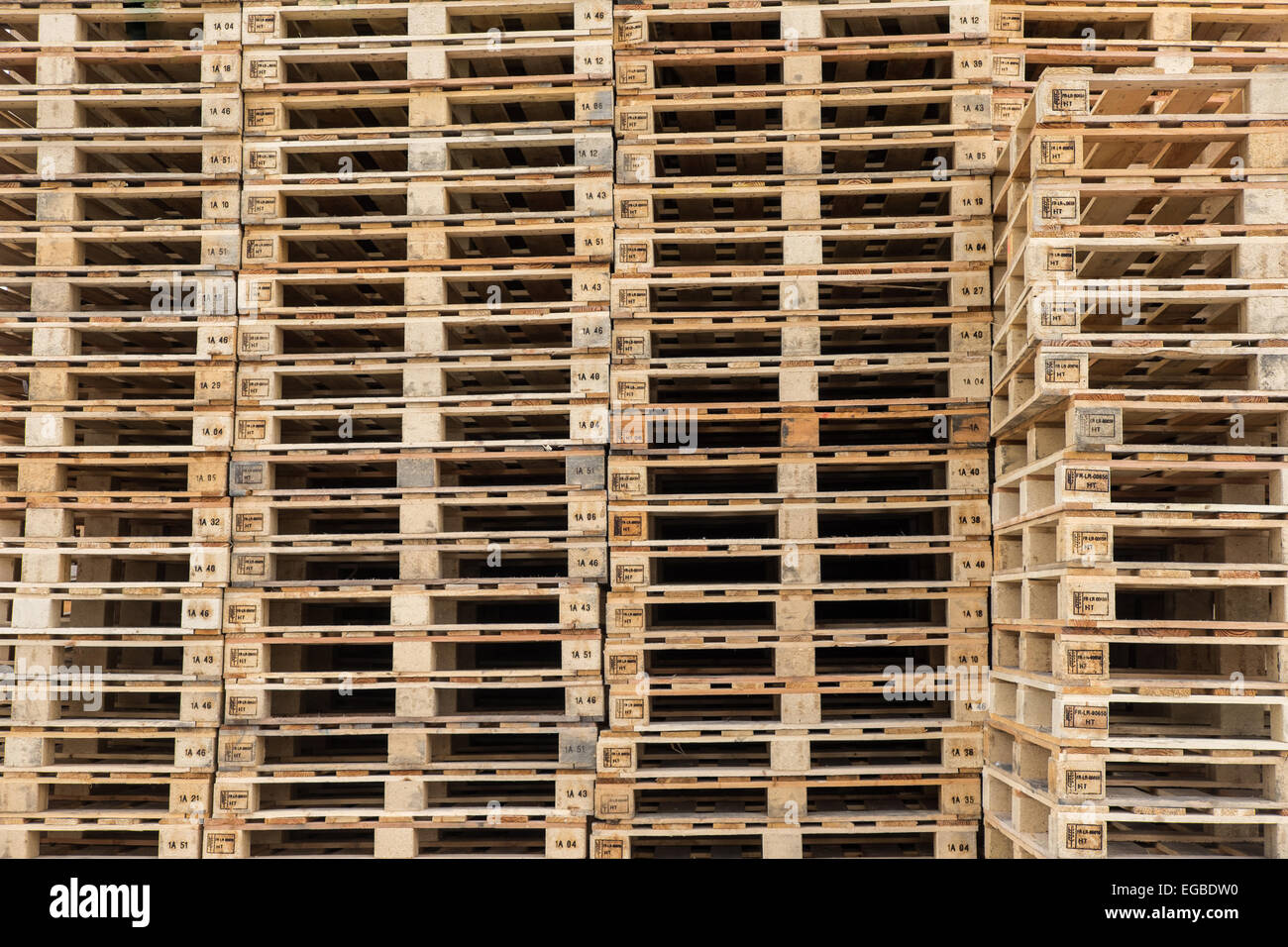 Pallets stacked hi-res stock photography and images - Alamy