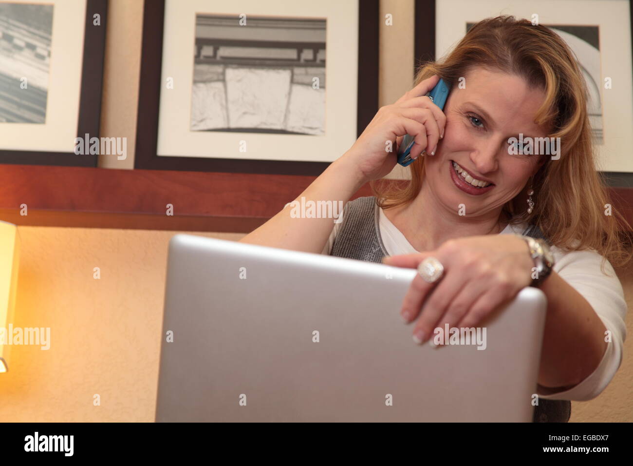 Conversation laptop hi-res stock photography and images - Alamy