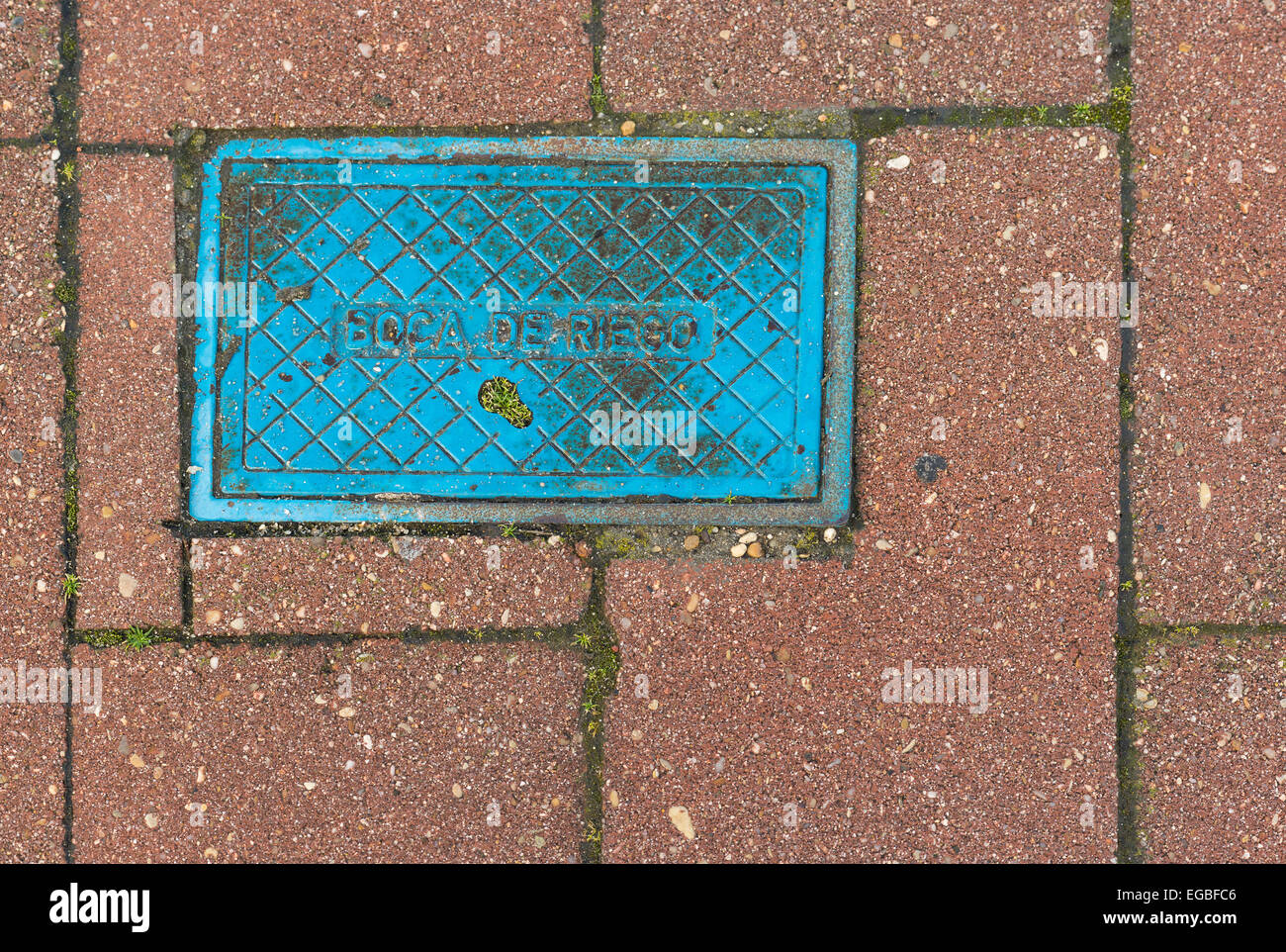 Street water valve cover hi-res stock photography and images - Alamy