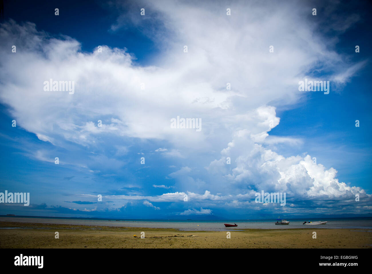 Solevu Village, Malolo Islands, Fiji. 5th Feb, 2015. When low-tides ...