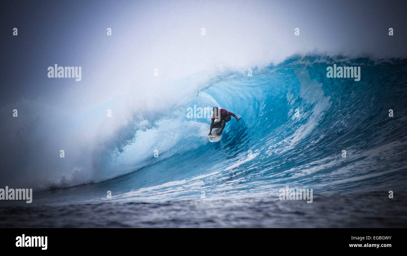 Solevu, Malolo Islands, Fiji. 8th Feb, 2015. Surfers challenge the ...
