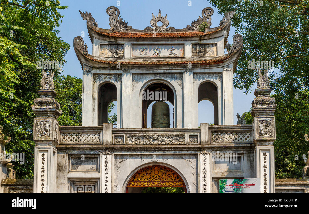 Van mieu gate hi-res stock photography and images - Alamy