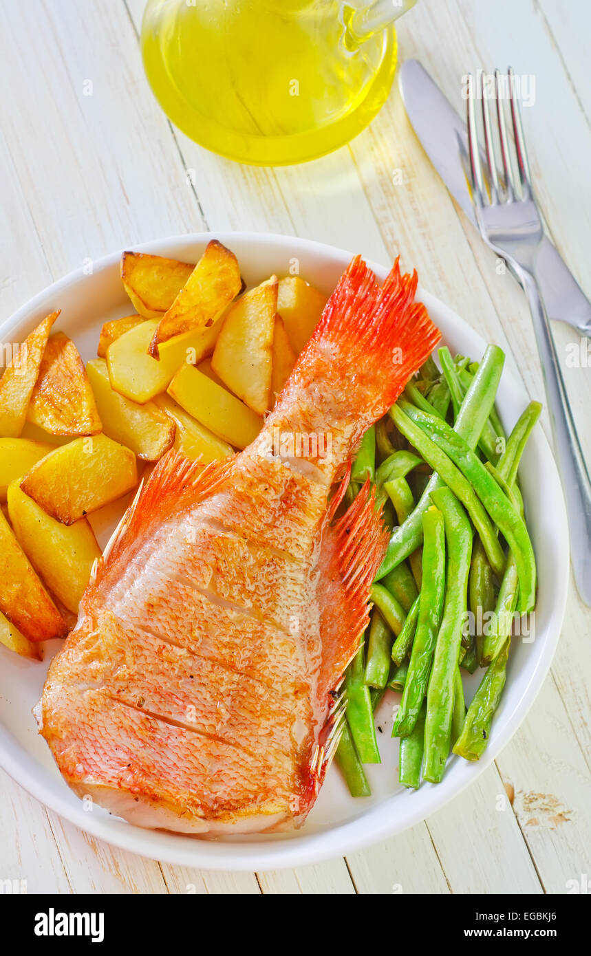 Fish snack ship hi-res stock photography and images - Alamy