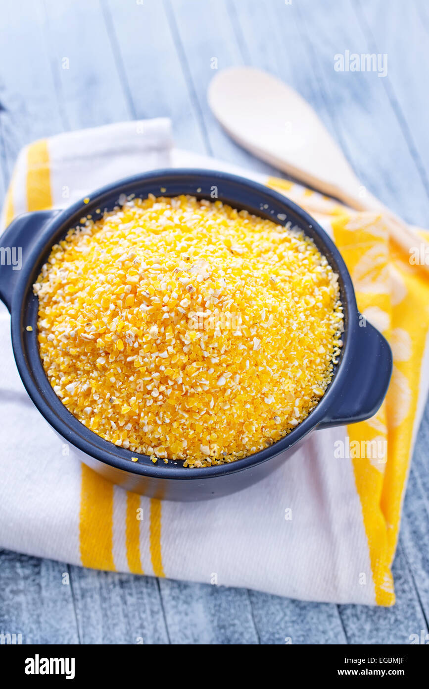 Pop corn and uncooked dry corn hi-res stock photography and images - Alamy