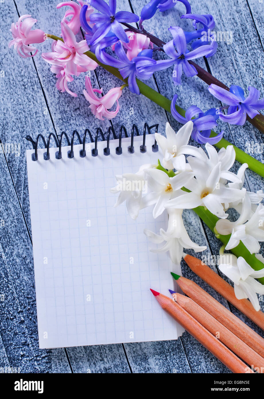 flowers and note Stock Photo - Alamy