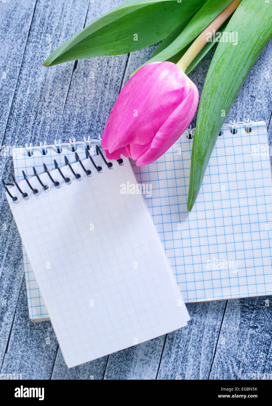 flowers and note Stock Photo - Alamy