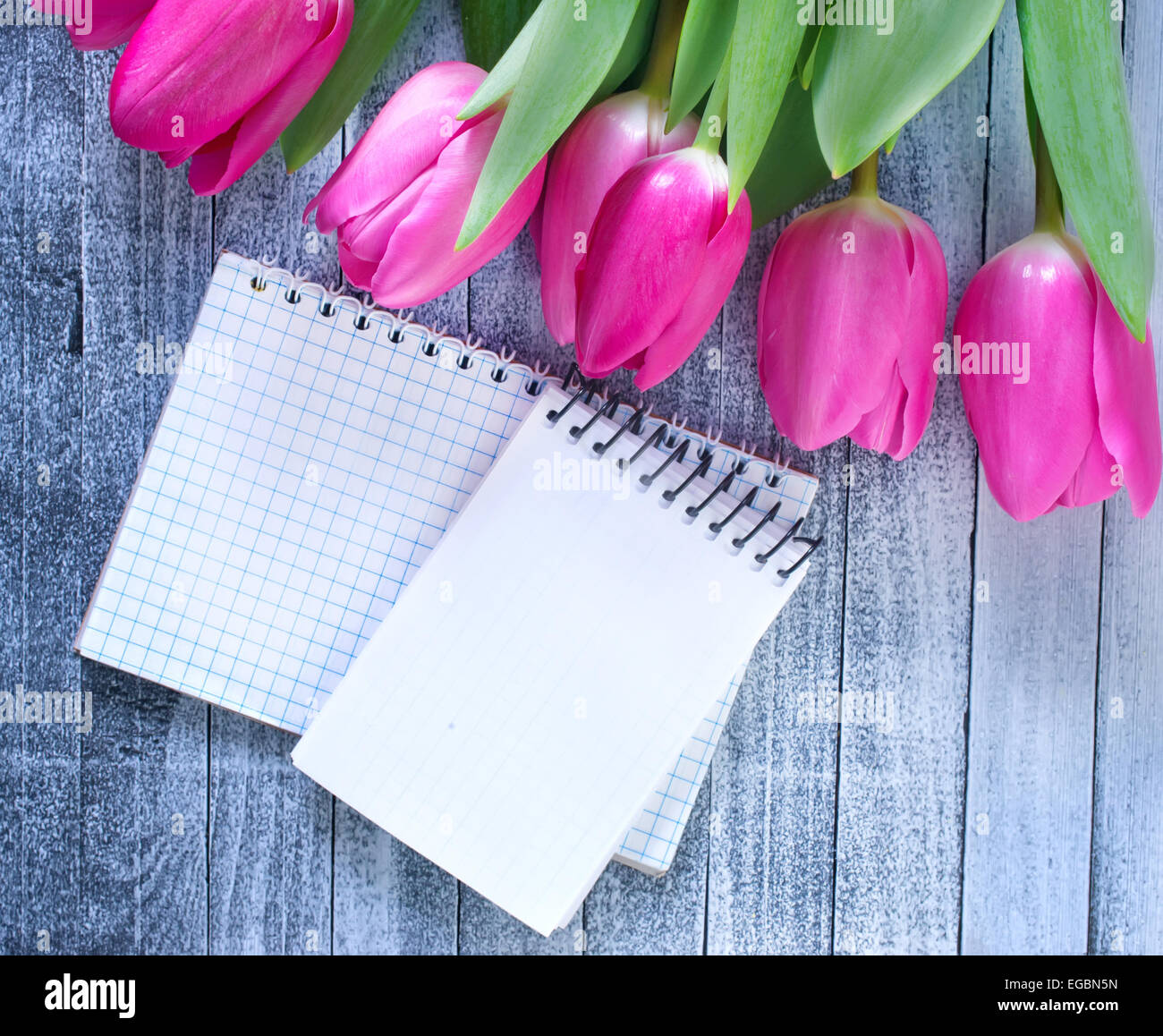 flowers and note Stock Photo - Alamy