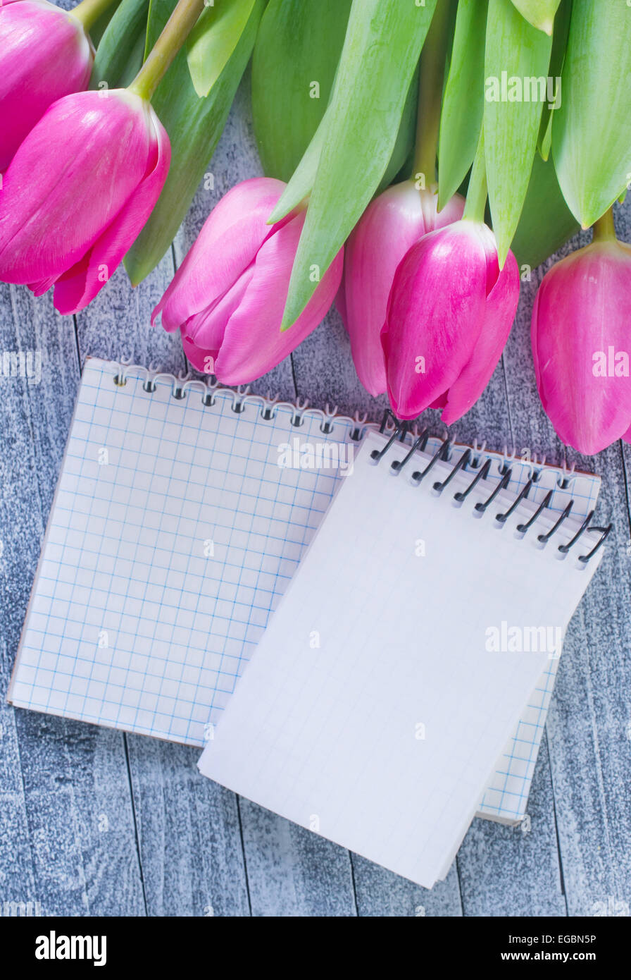 flowers and note Stock Photo - Alamy