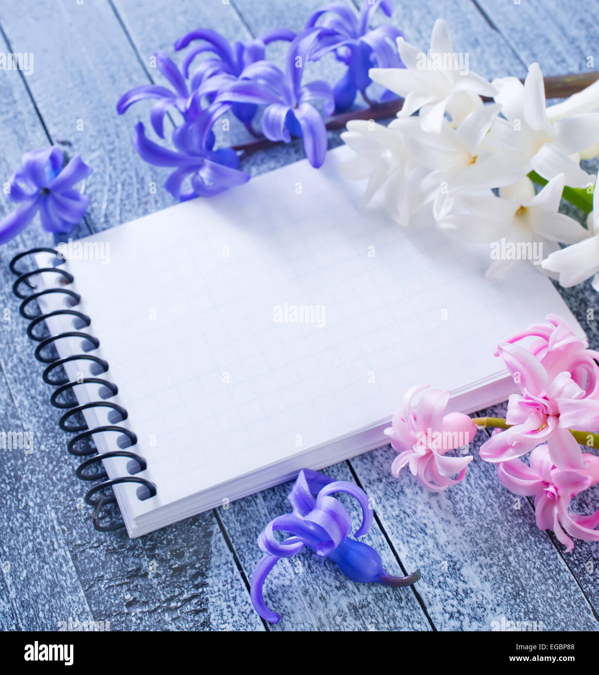 flowers and note Stock Photo - Alamy