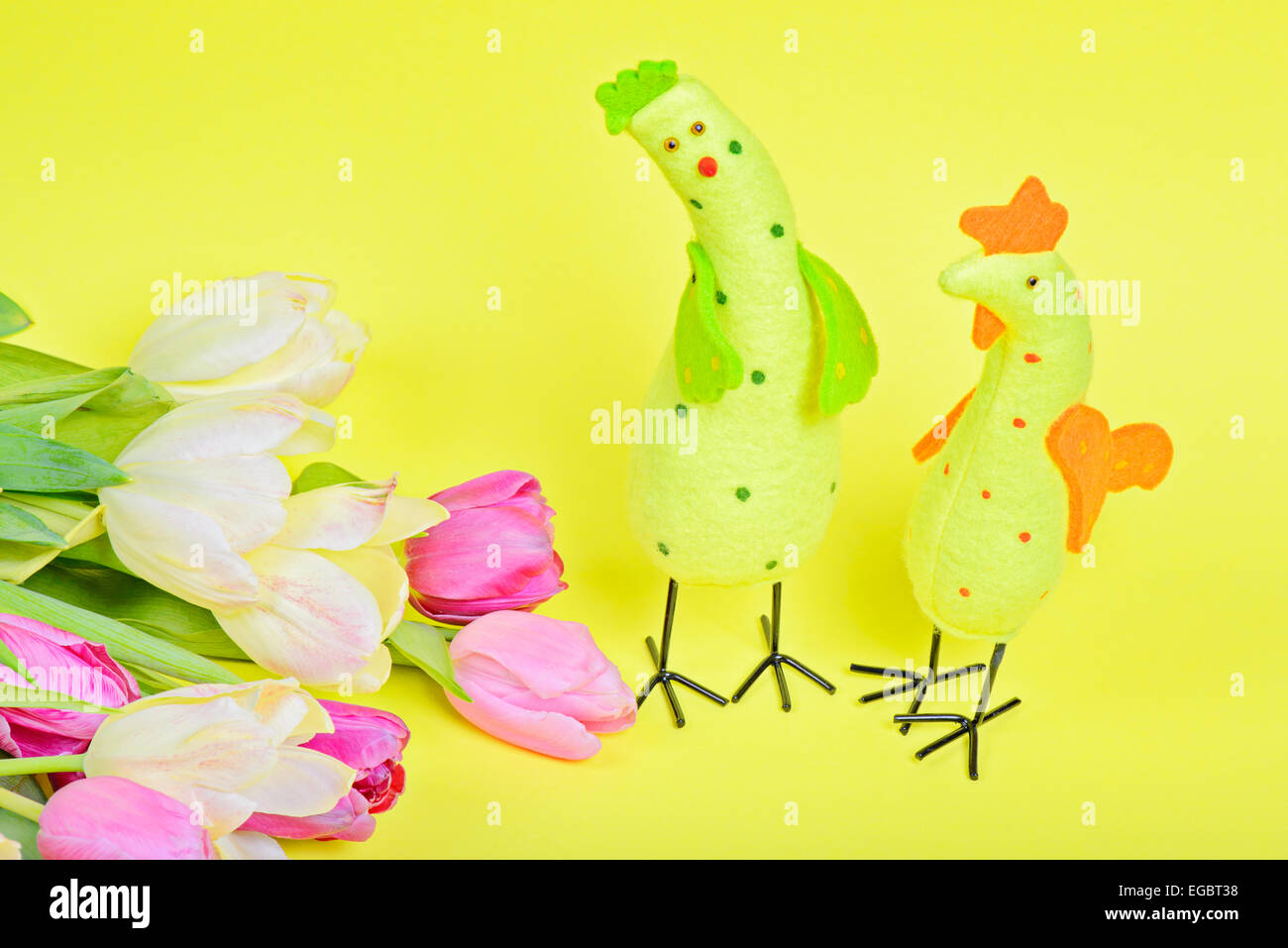 Easter chickens and pink tulips Stock Photo - Alamy