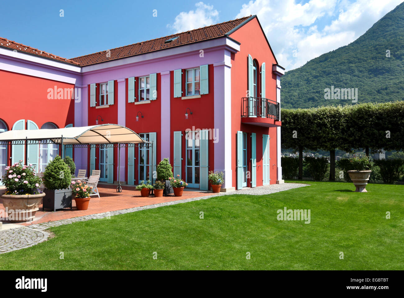 Exterior new villa in classic style, view from the garden Stock Photo ...