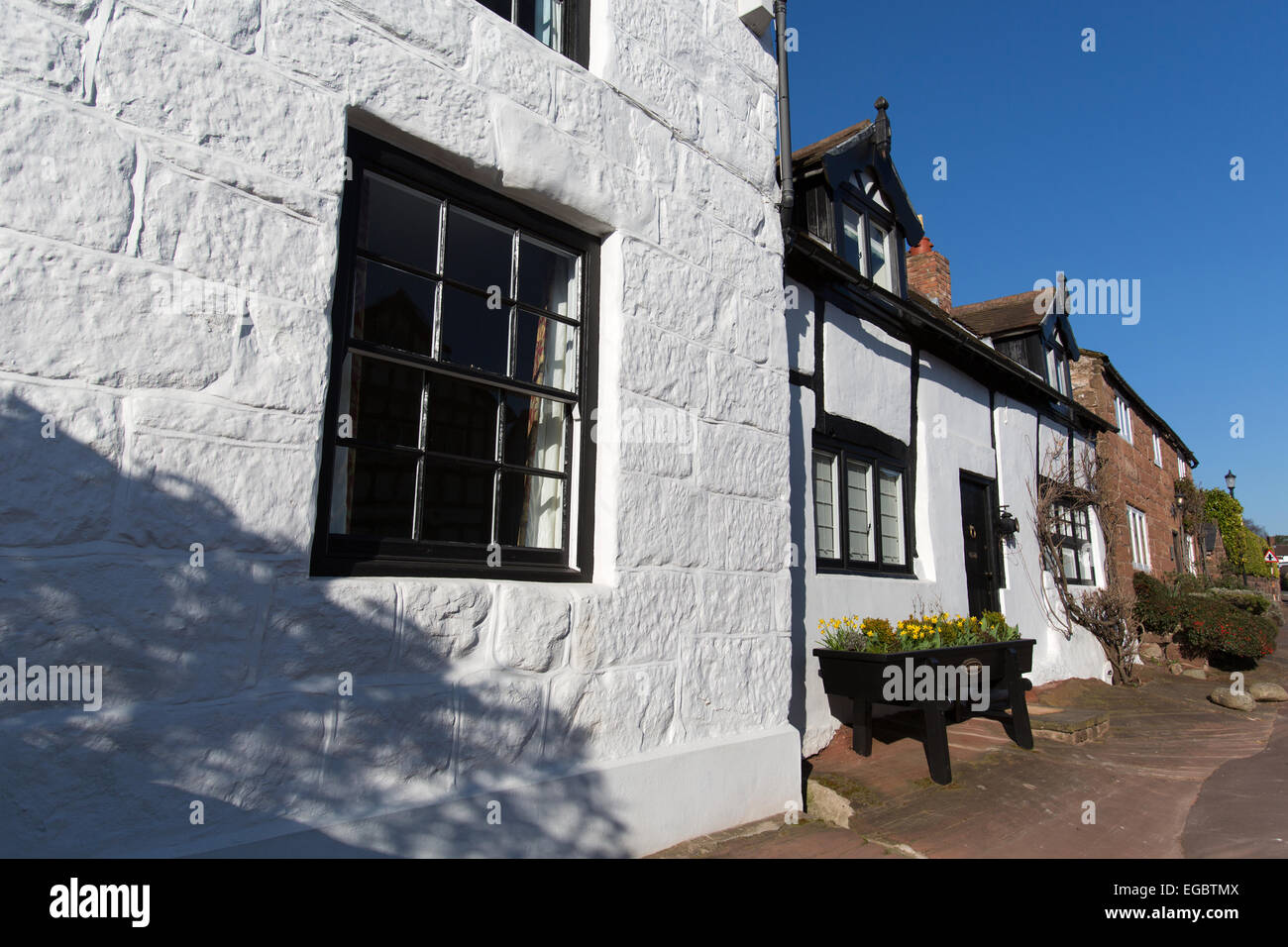 Burton village on wirral peninsula hi-res stock photography and images ...
