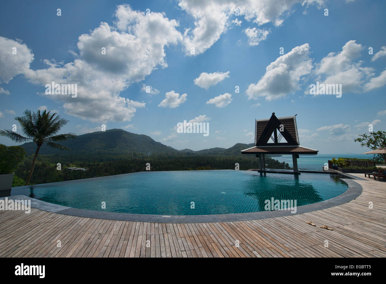 Seaside infinity pool hi-res stock photography and images - Alamy