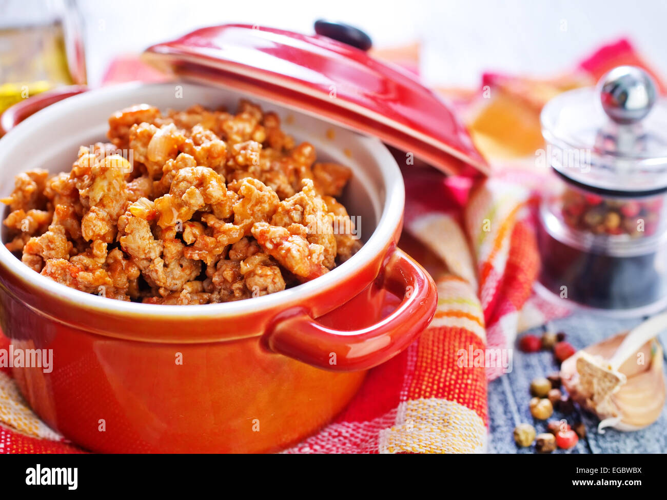 Sauteing meat hi-res stock photography and images - Alamy