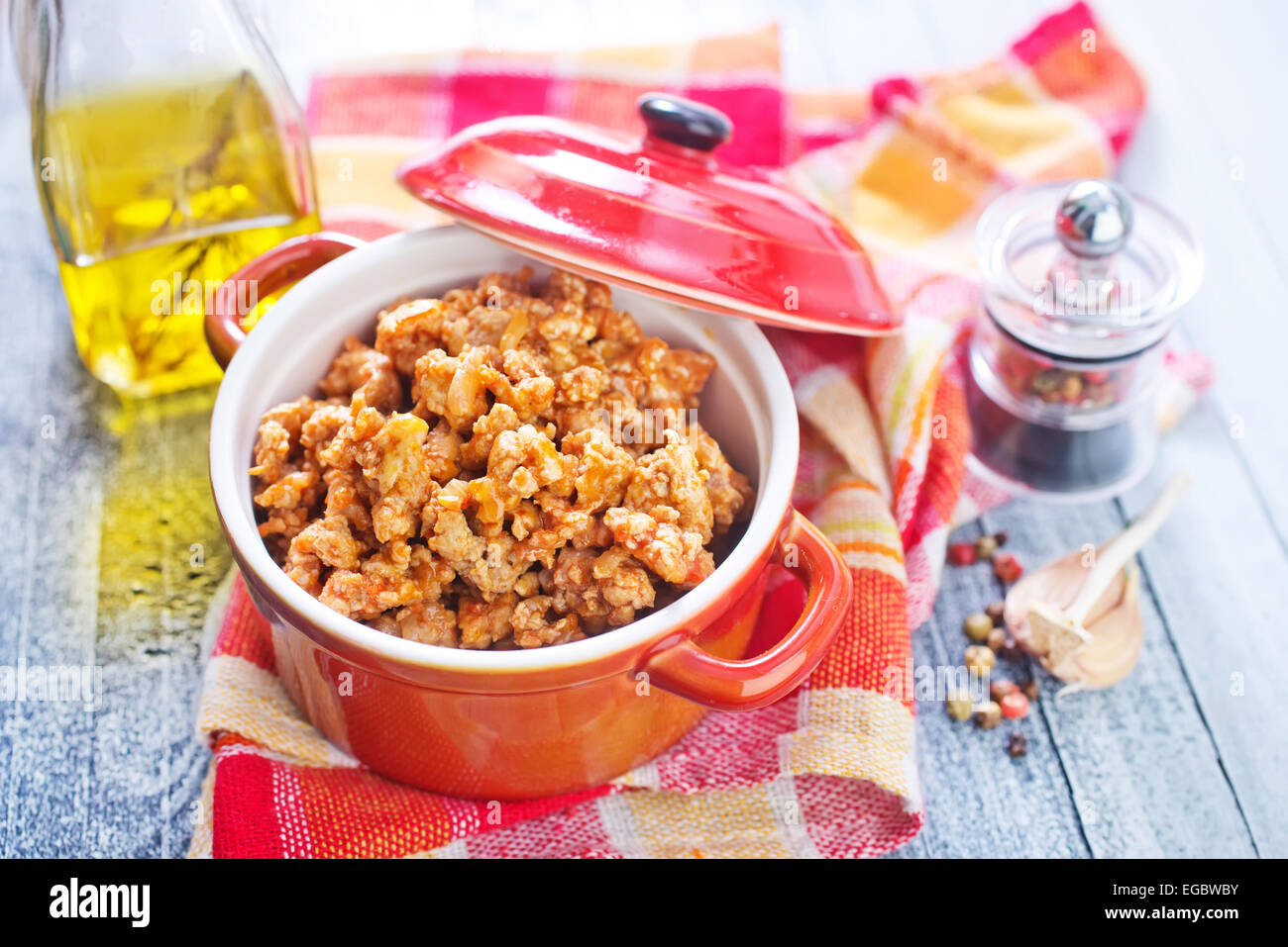 Sauteing meat hi-res stock photography and images - Alamy