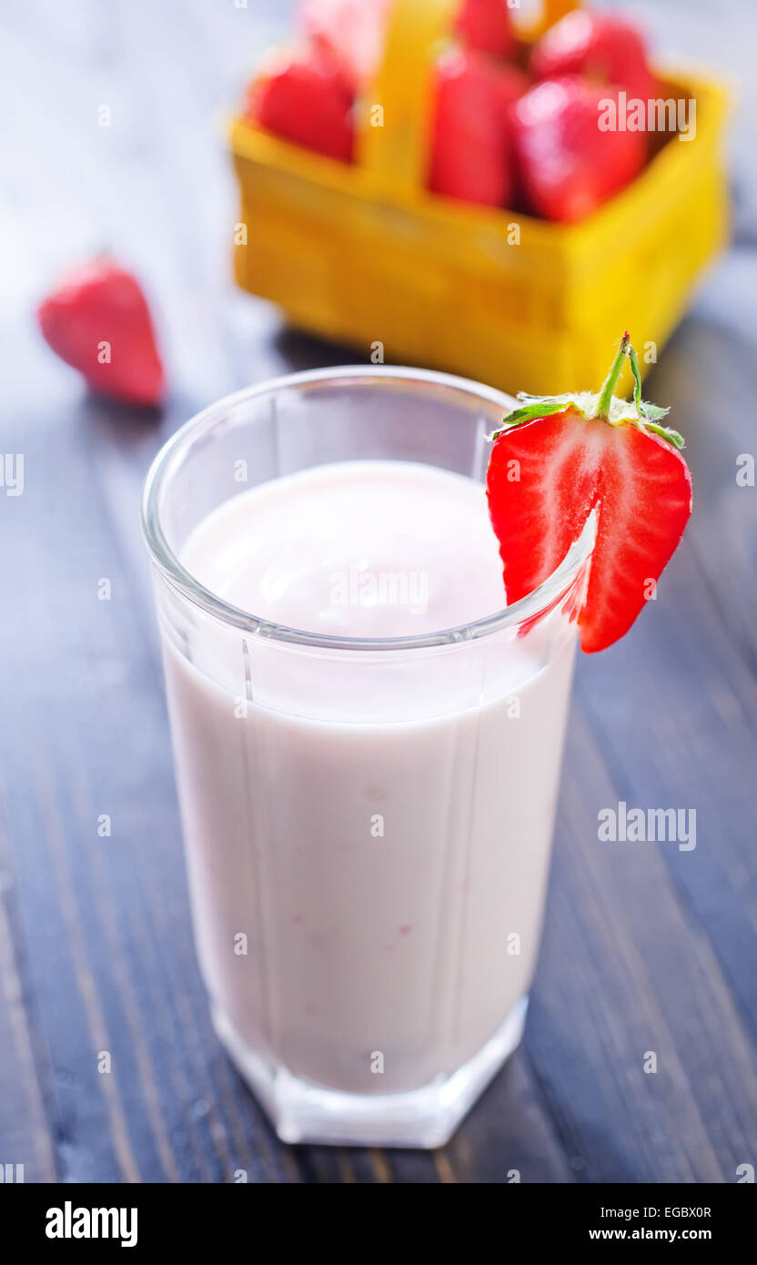 Strawberry fromage frais hi-res stock photography and images - Alamy