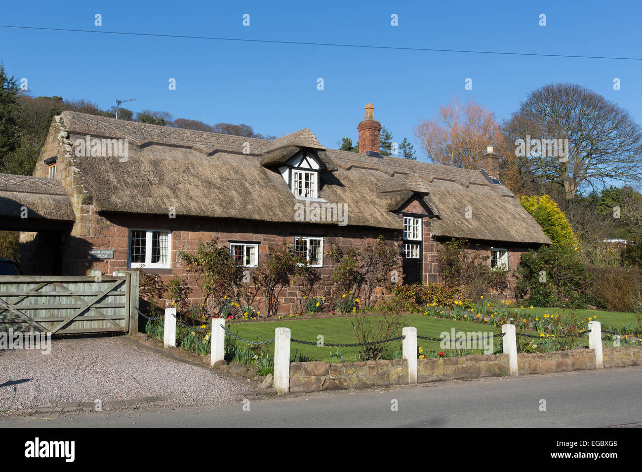 Burton village on wirral peninsula hi-res stock photography and images ...
