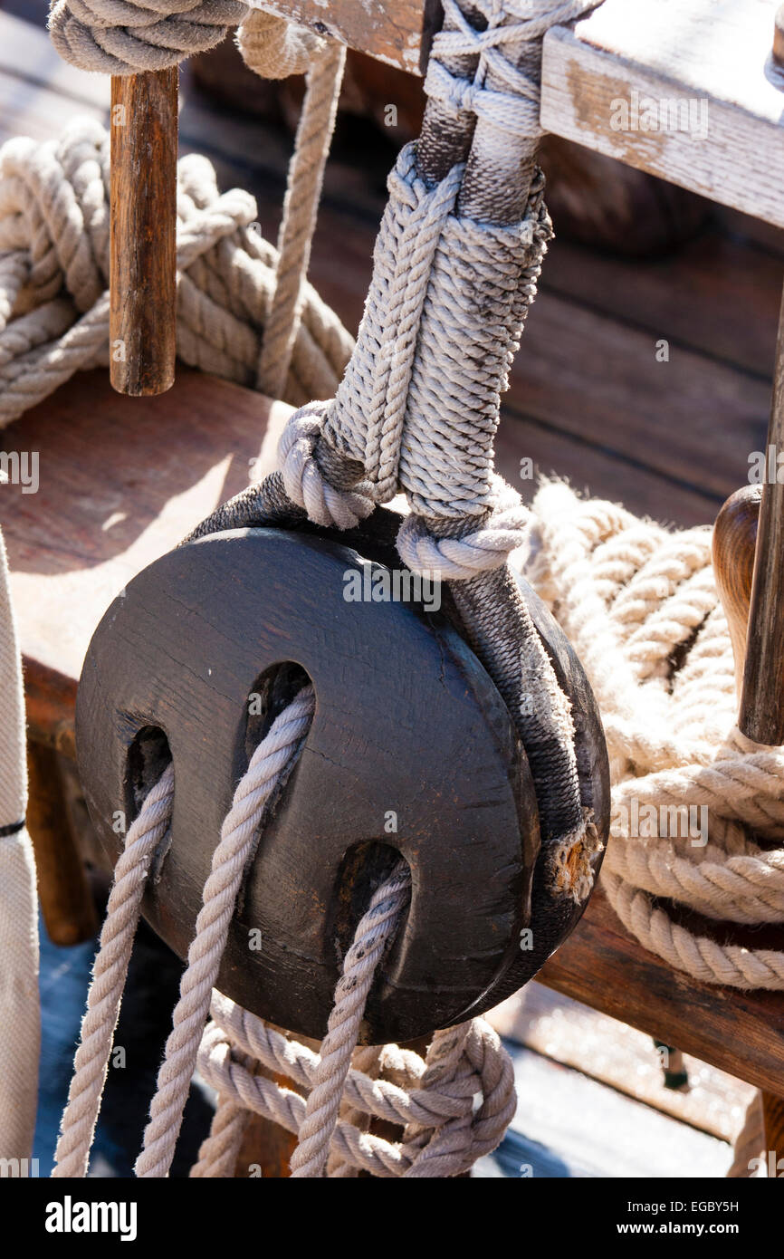 Block rigging on ship hi-res stock photography and images - Alamy