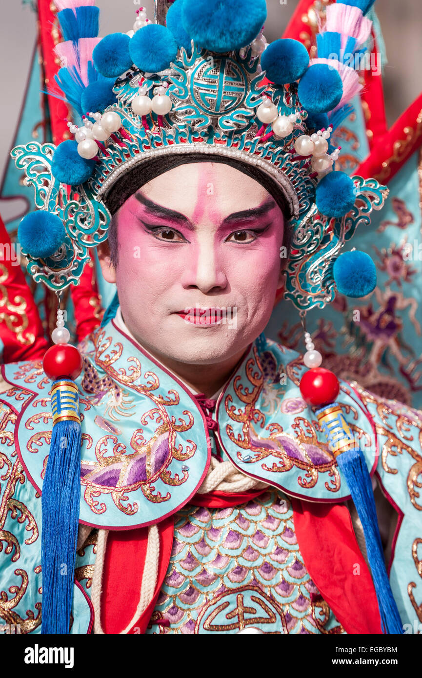 Beijing dragon costume hi-res stock photography and images - Alamy