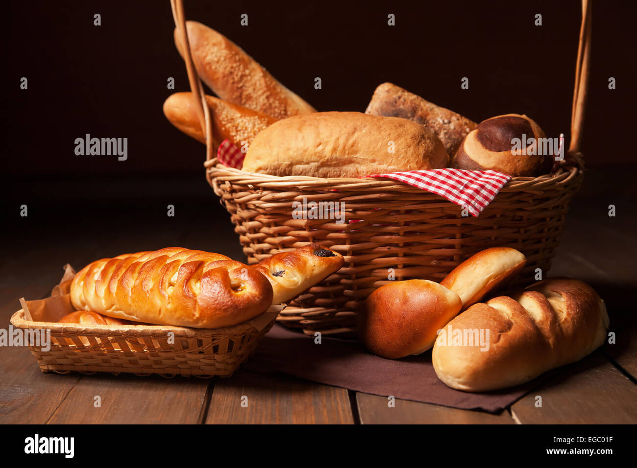 Arrangement of bread in basket Stock Photo - Alamy