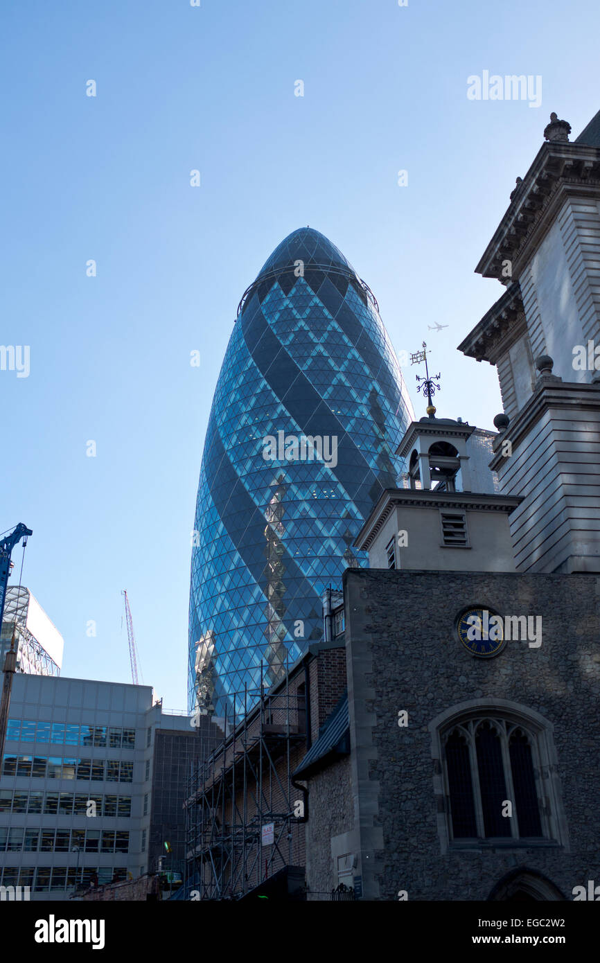 The Gherkin,previously known as the Swiss Re Building is a commercial ...