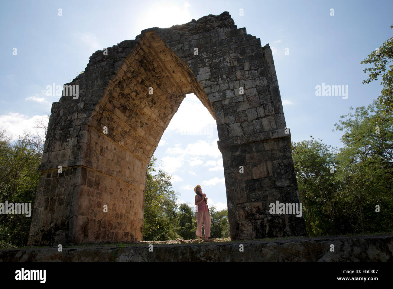 Maya kabah arch hi-res stock photography and images - Alamy