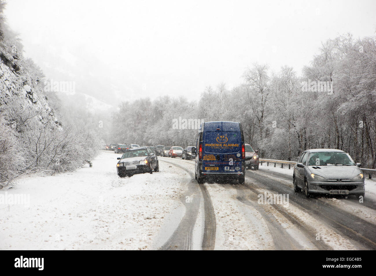 Car skids off road hi-res stock photography and images - Alamy
