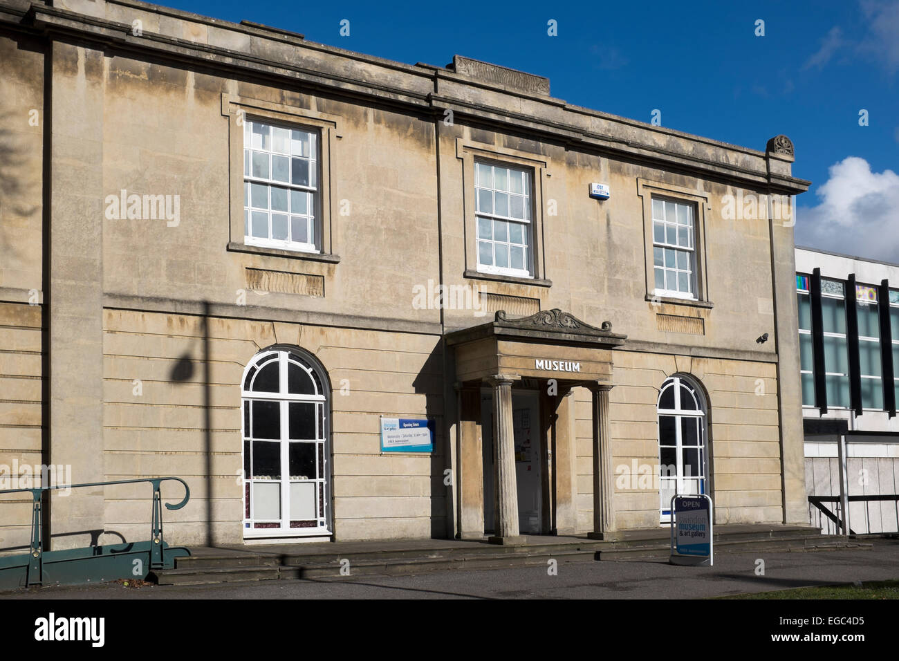 Swindon Museum and Art Gallery Stock Photo - Alamy