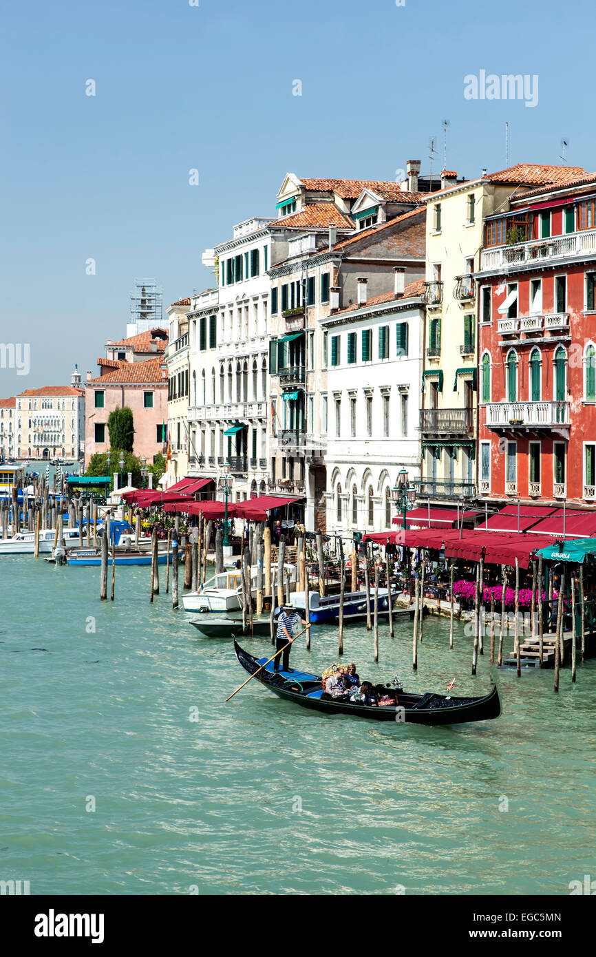 Gondola docks hi-res stock photography and images - Alamy