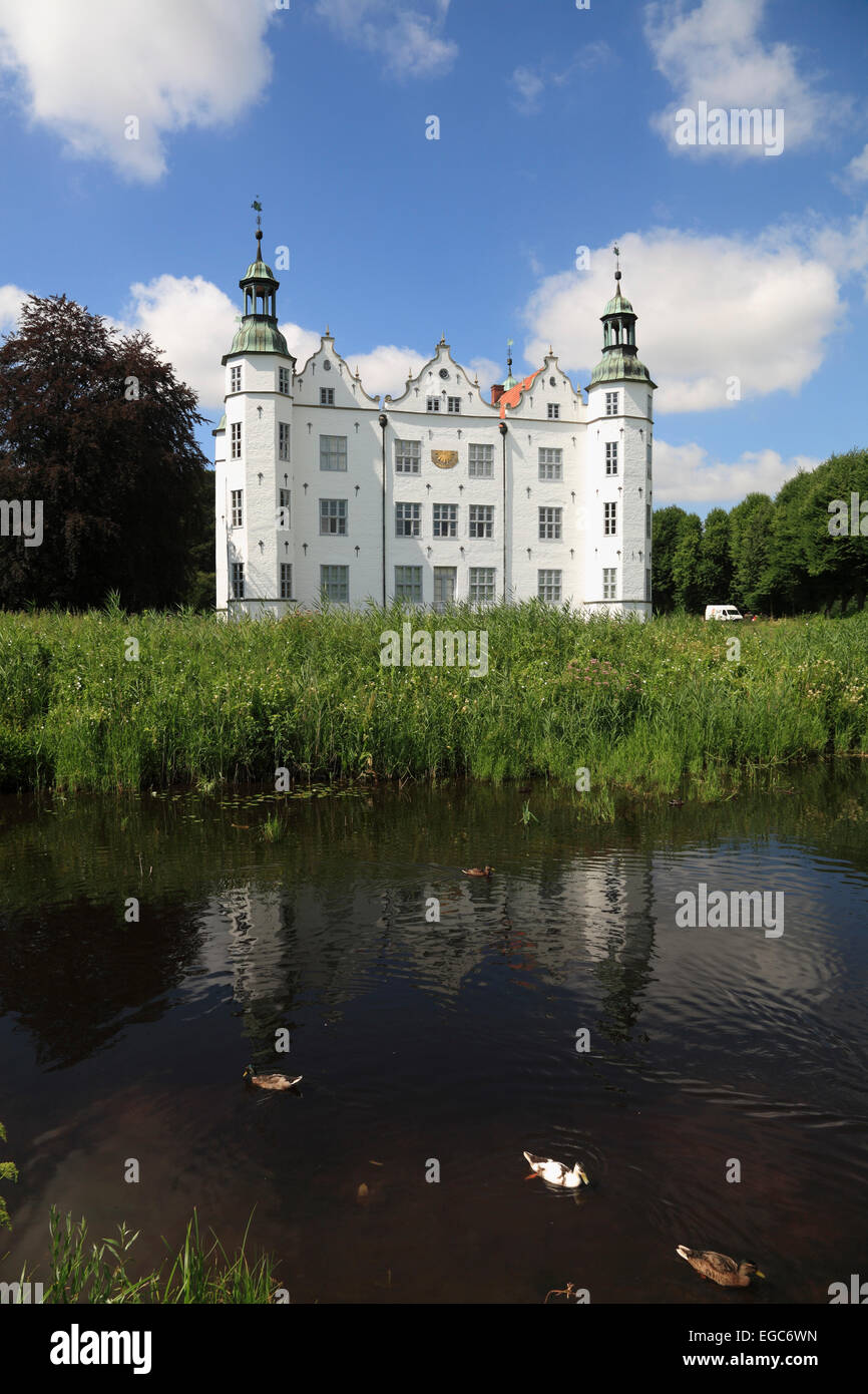 Ahrensburg castle ahrensburg schleswig holstein hi-res stock ...