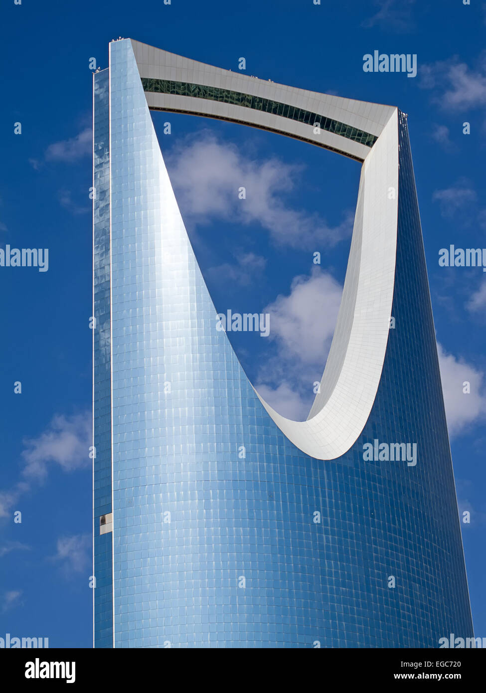 RIYADH - DECEMBER 22: Kingdom tower on December 22, 2009 in Riyadh ...