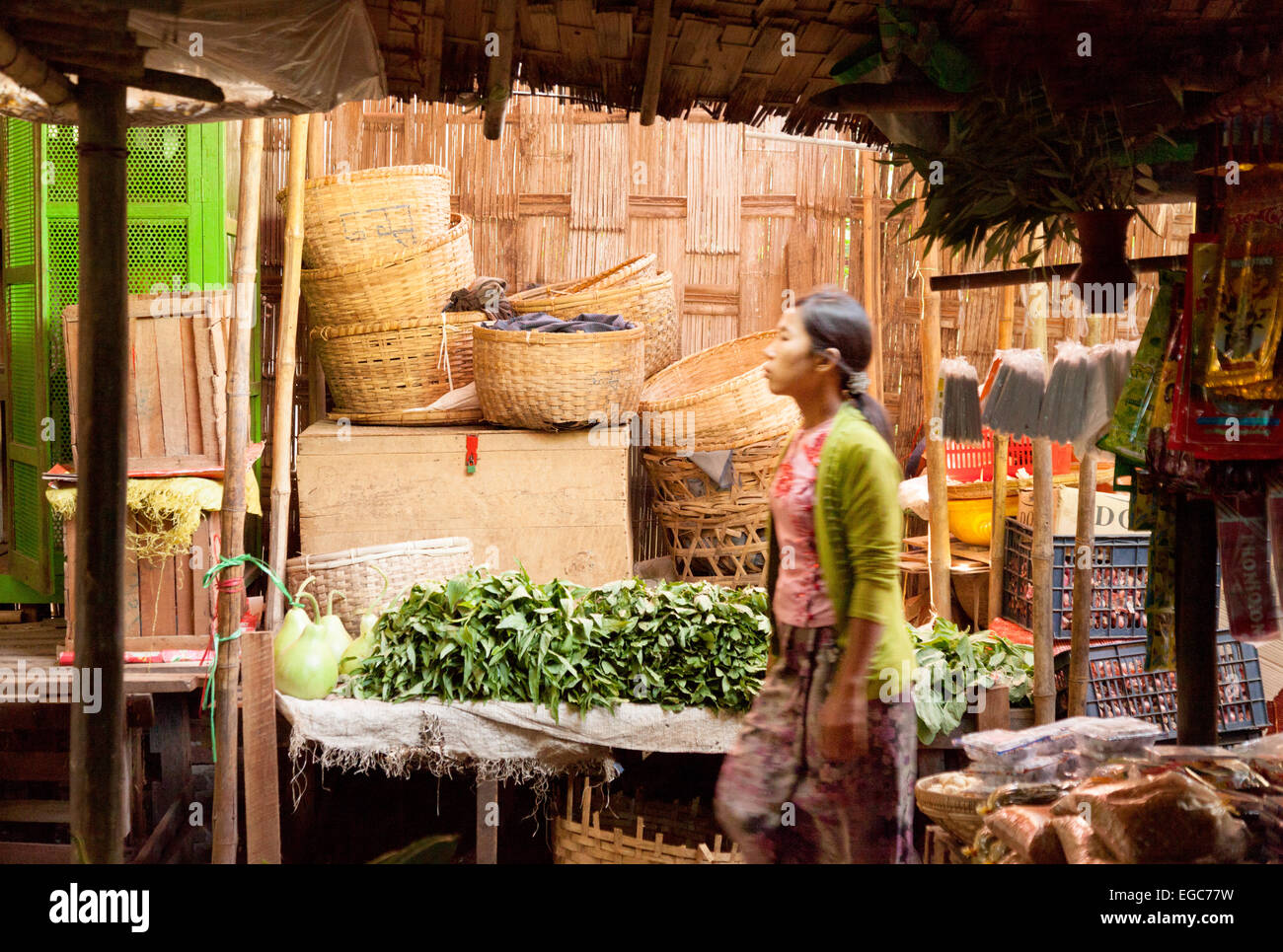 Scene in a burmese village market, Mani Sithu market, Bagan, Myanmar ...