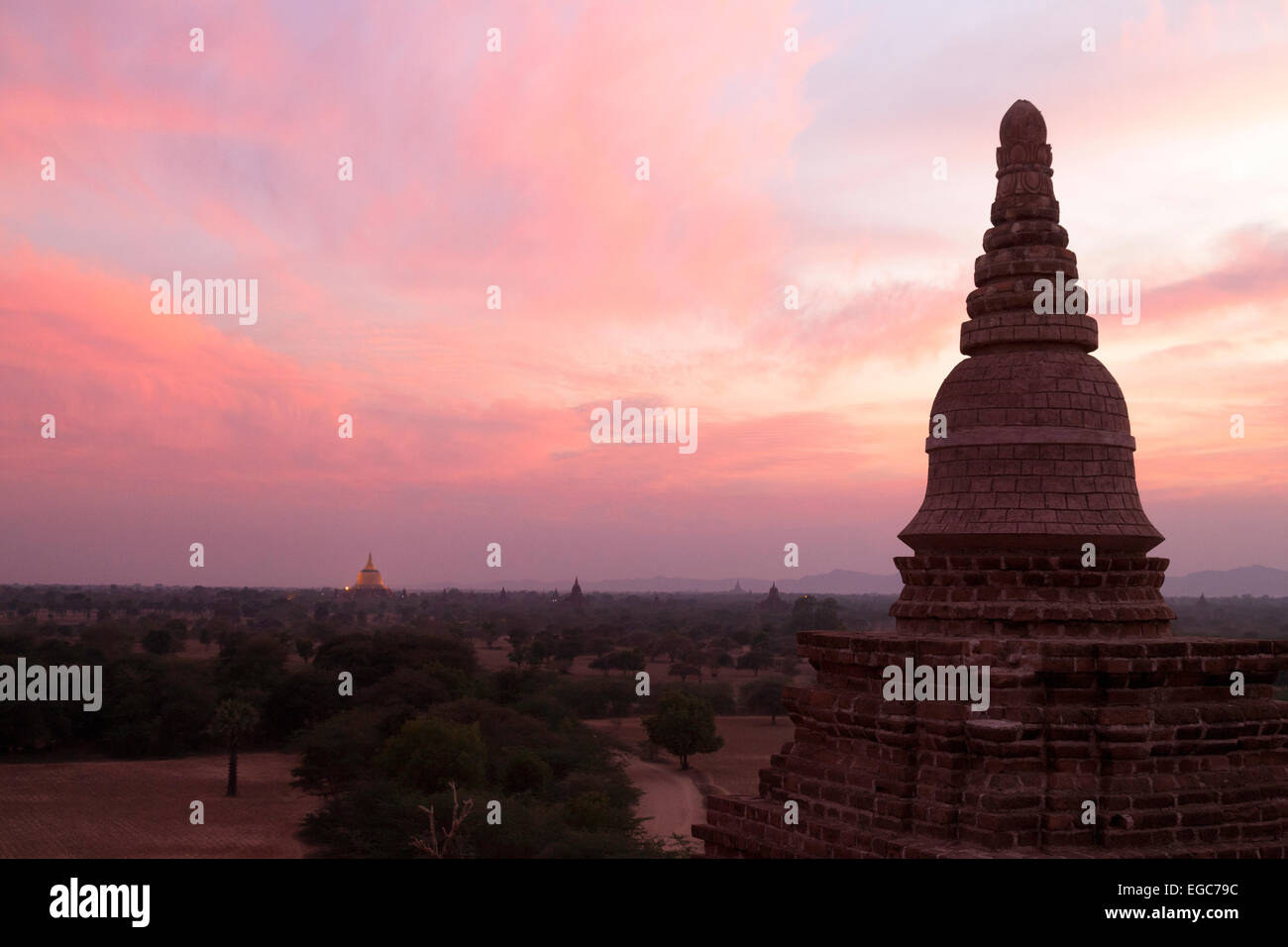 Sunset viewed from the Pya-Tha-Da Pagoda, Bagan, Myanmar ( Burma ...