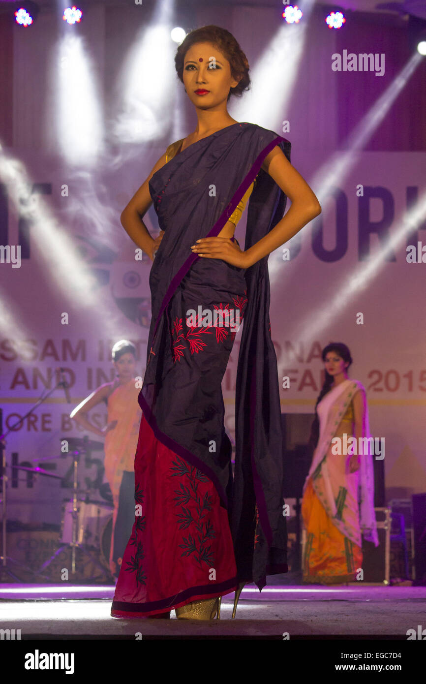 Indian models walk the ramp hi-res stock photography and images - Alamy