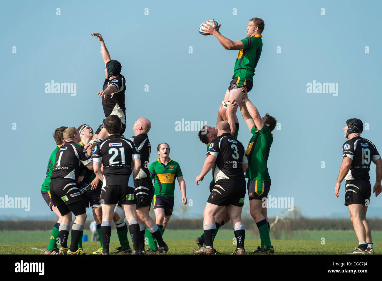 Rugby union action jumping hi-res stock photography and images - Alamy